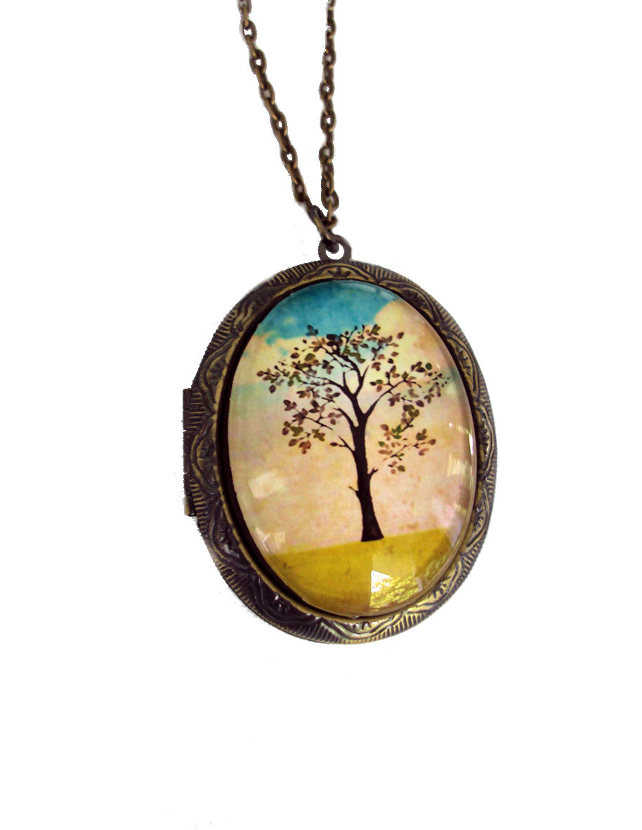 Vintage Style Art Locket With Beautiful Tree on Luulla